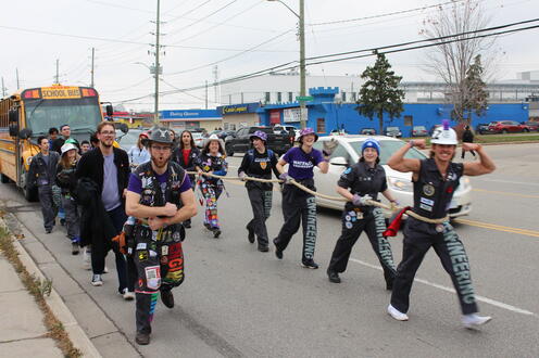Engineering bus push | Waterloo News | University of Waterloo